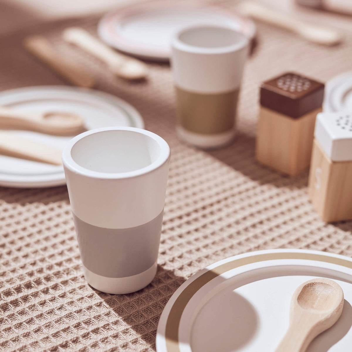 Kids Concept Dinnerware Playset (4 set), Play Food & Kitchens | Oskoe