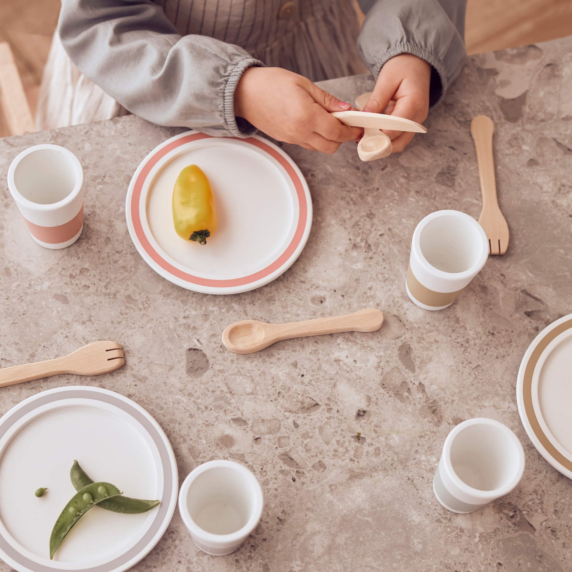 Kids Concept Dinnerware Playset (4 set), Play Food & Kitchens | Oskoe