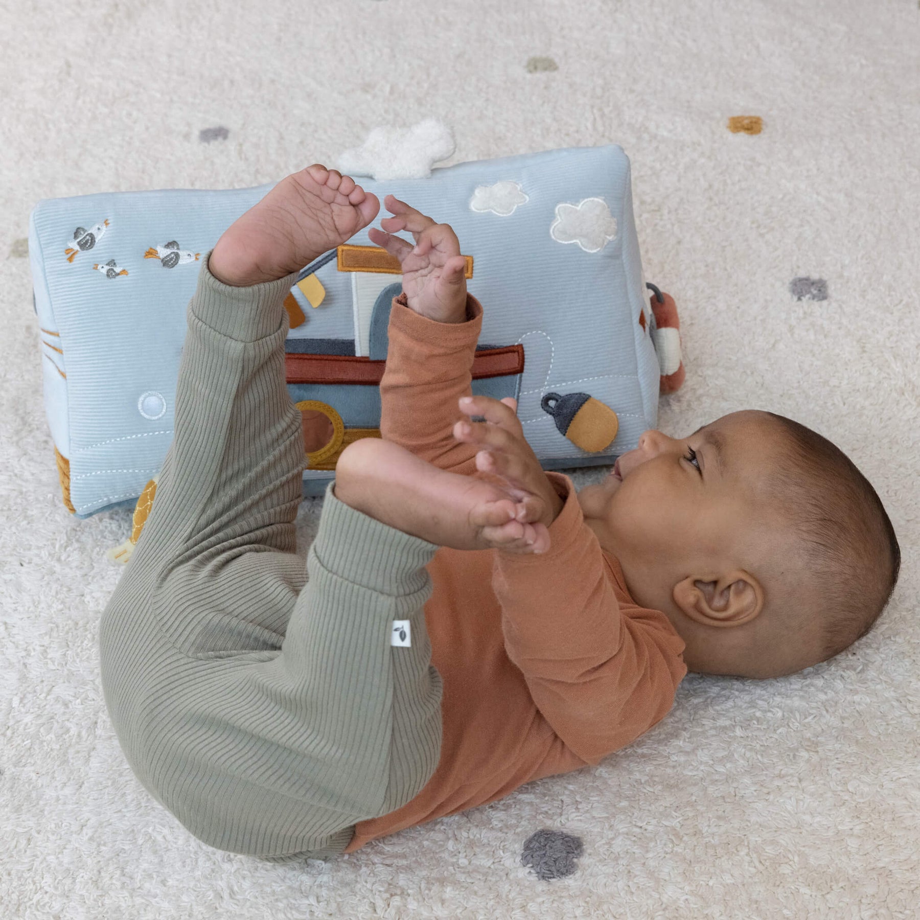 Little Dutch Bay Activity Play Triangle in Sailors Bay | Oskoe