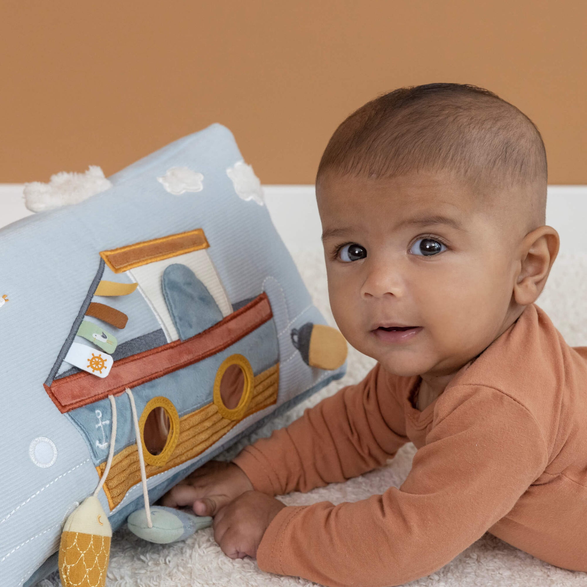 Little Dutch Bay Activity Play Triangle in Sailors Bay | Oskoe