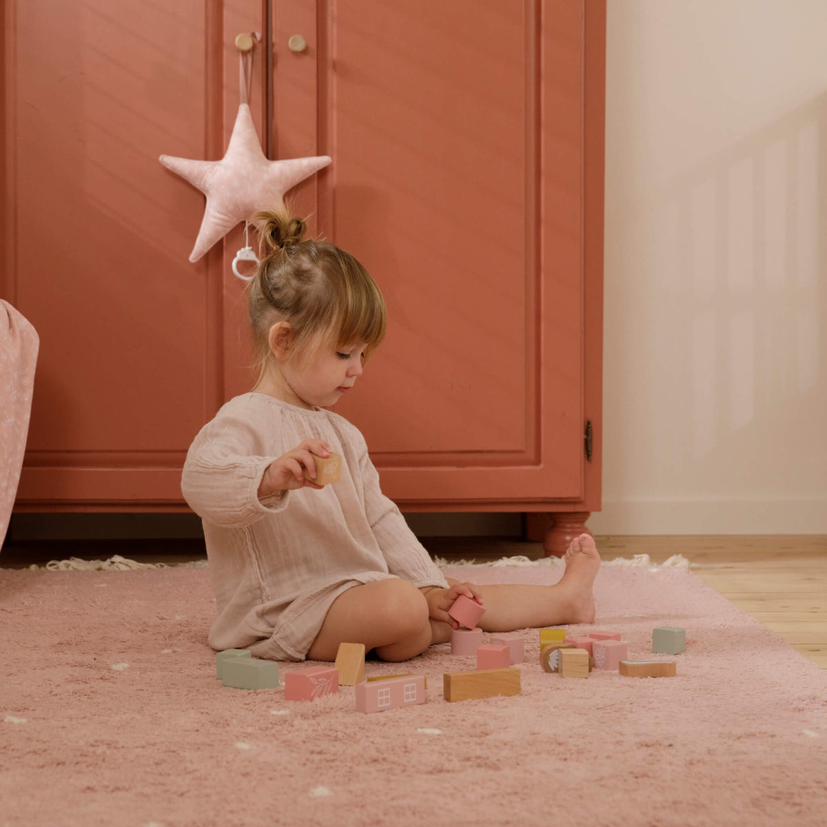 Little Dutch Wooden Building Blocks in Bucket - Pink | Oskoe