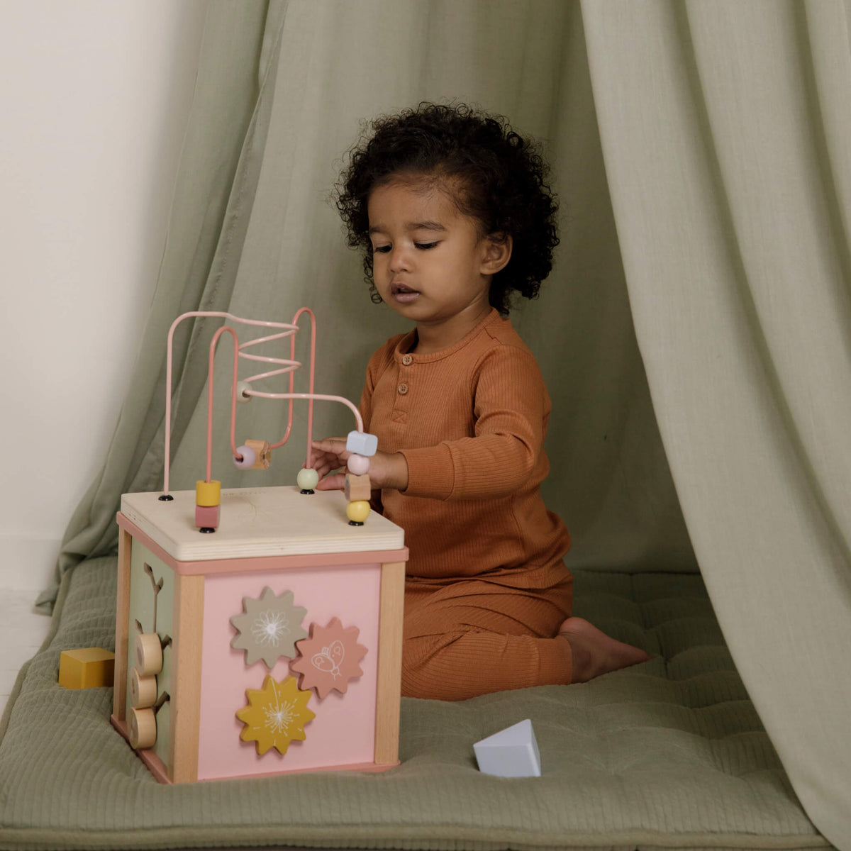 Little Dutch Wooden Activity Cube Toy in Wild Flowers Design | Oskoe