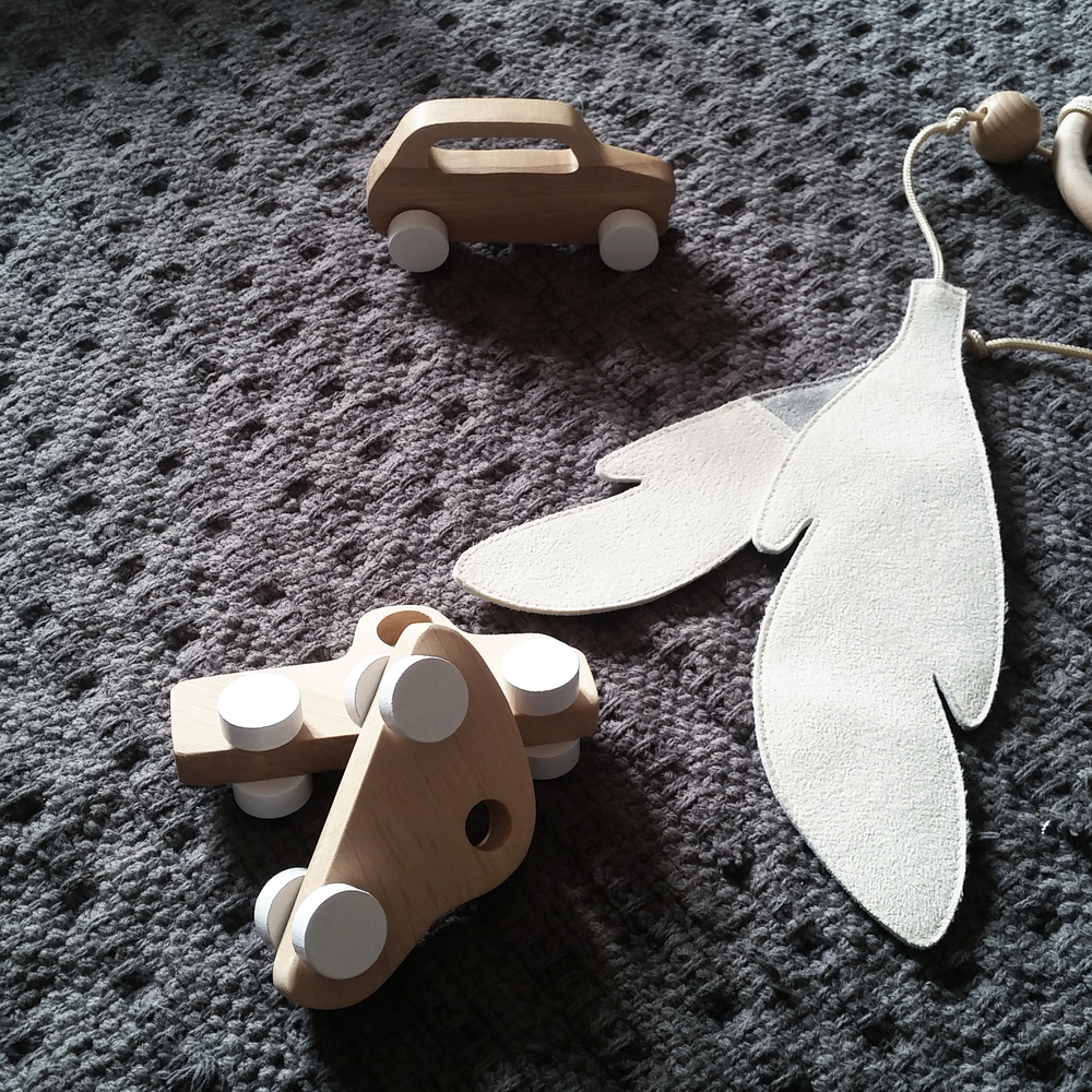 Pinch Toys Mini Wooden Vintage Car Set